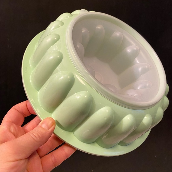Tupperware | Kitchen | Vintage Tupperware Jelring Jello Mold And Ice ...